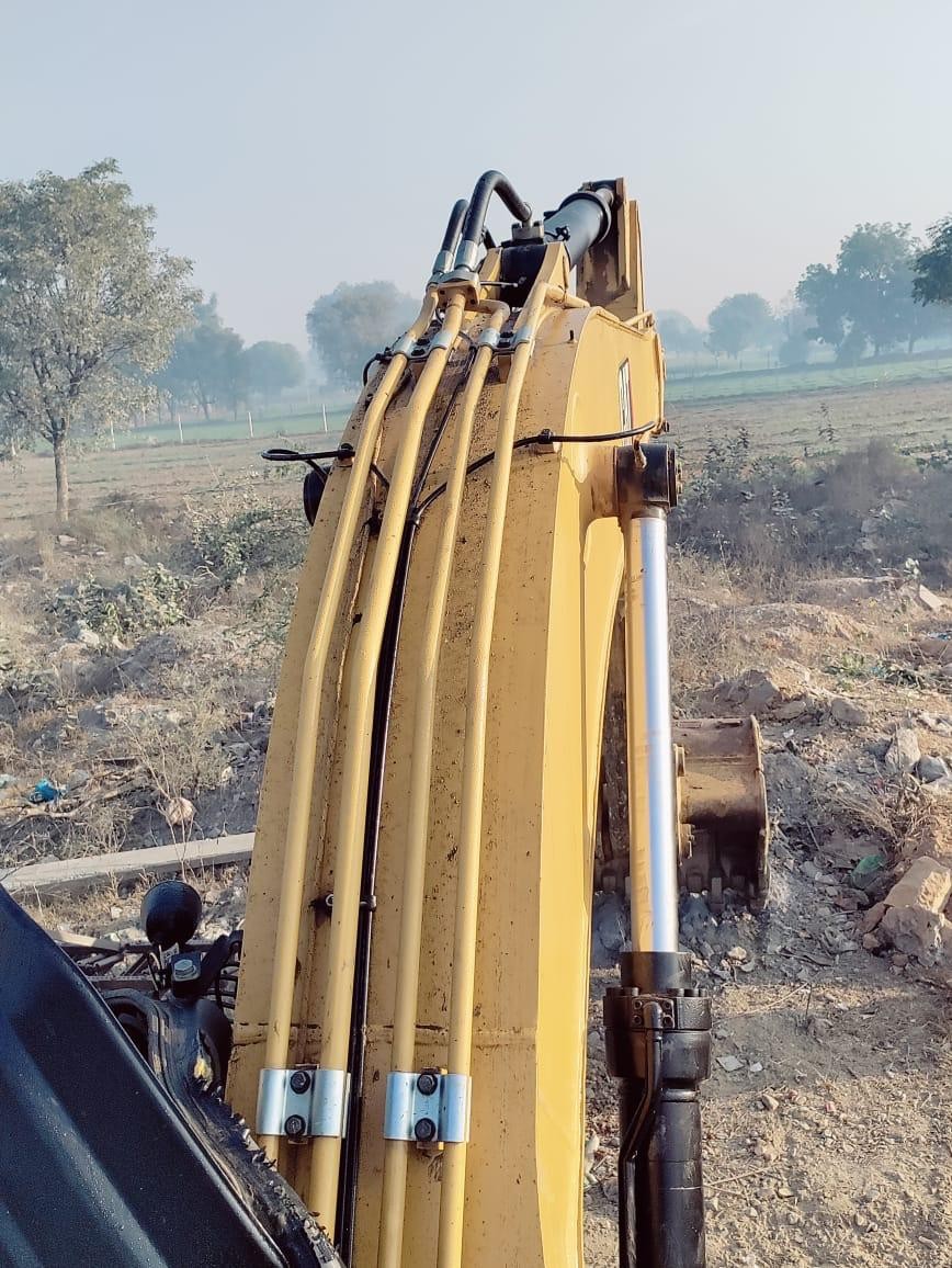 Damaged Excavator 01 at Alwar RJ