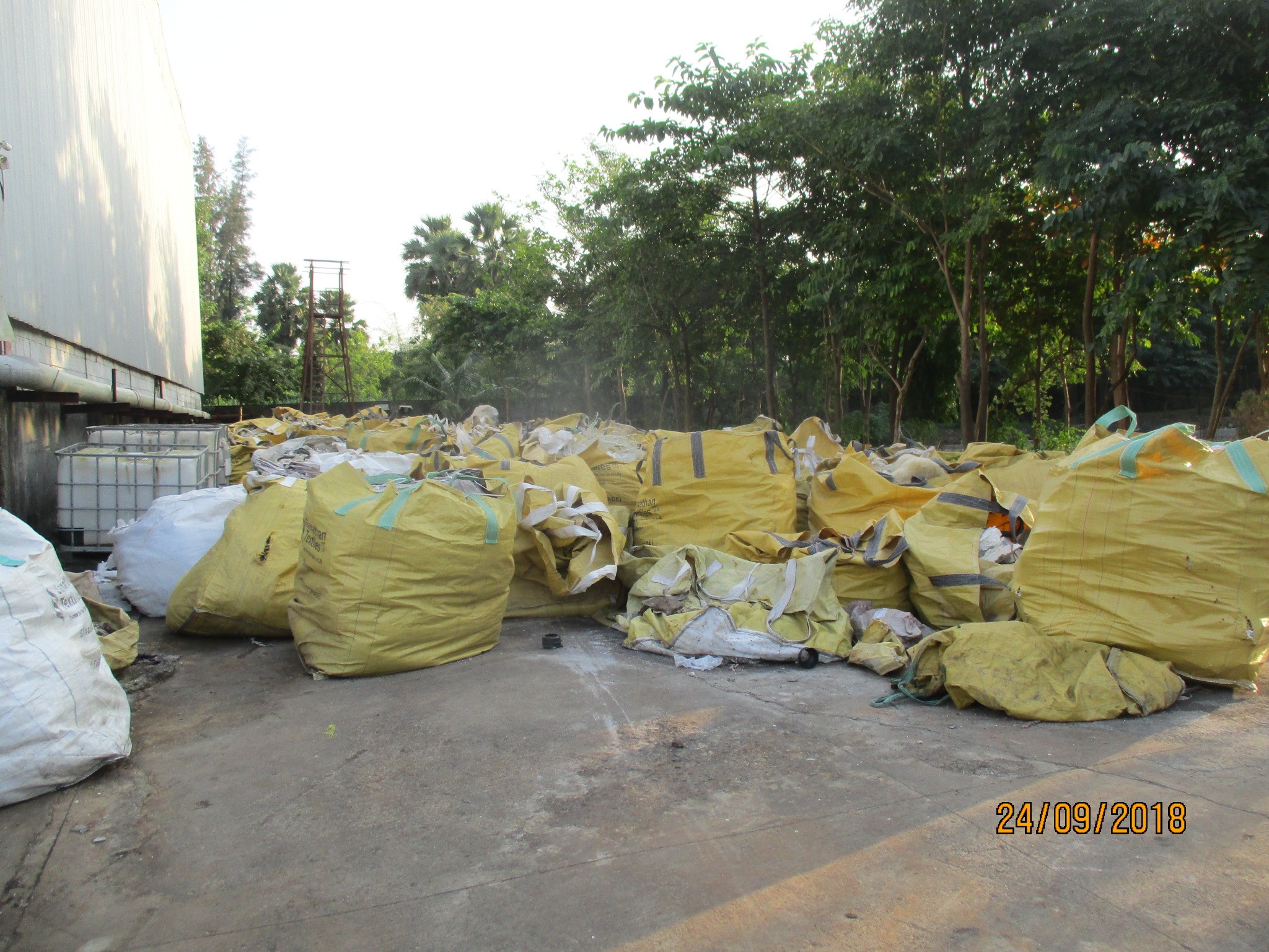 Polyester Wastage Lumps- 24996 Kgs